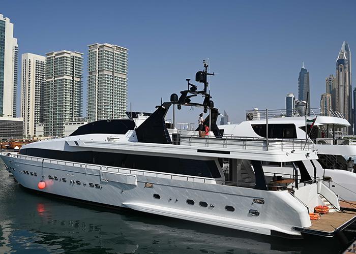 كيفية تأجير و حجز يخت مع عشاء في دبي | SEAS APP